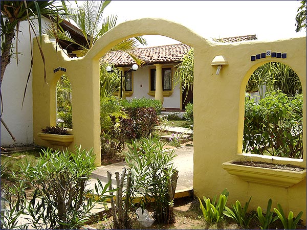 HOTEL TROPICAL REFUGE | Playa el Agua | Hoteles en Margarita