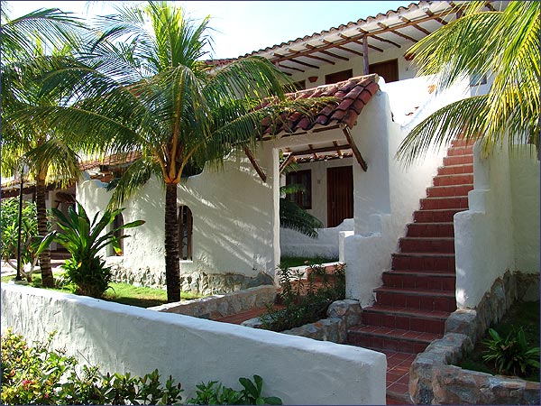 HOTEL TROPICAL REFUGE | Playa el Agua | Hoteles en Margarita